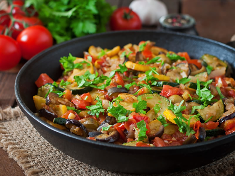 Pečeno povrće s mentom i humusom - CentarZdravlja