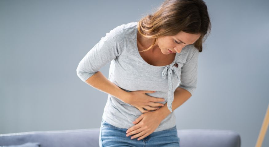 Bolovi na desnoj strani trbuha ispod rebara: uzroci, simptomi i ...